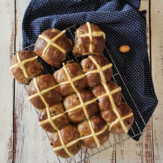 A Simple Hot Cross Bun Recipe (in the bread maker) – What's for Smoko